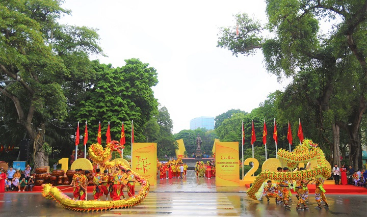 Dragon Dance Festival spices up Hoan Kiem lake pedestrian space