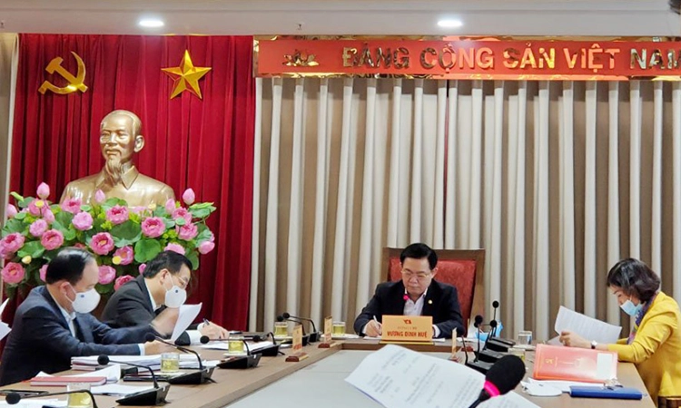 Hanoi to prioritize allotting budget to buy Covid-19 vaccine