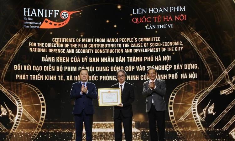 Director Dang Nhat Minh honored with film on Hanoi lives