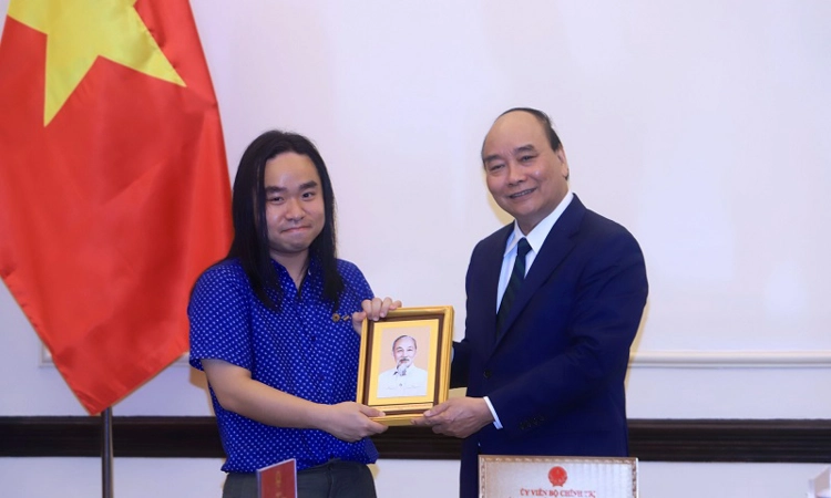 President applauds boy for translating The Tale of Kieu