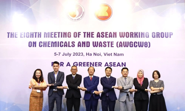 Vietnam strengthens cross-border hazardous waste management cooperation