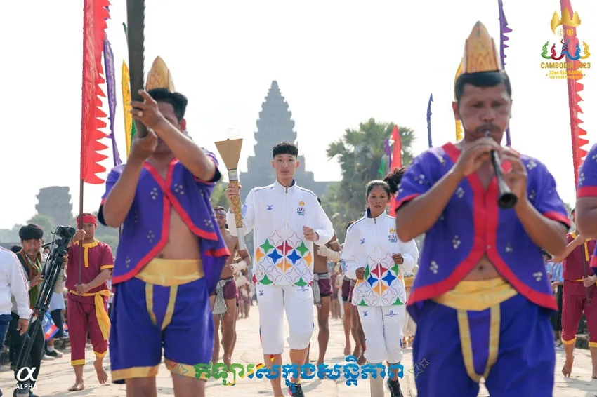 The SEA Games 32 torch arrives in Hanoi