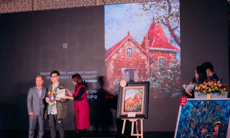 Painting of an ancient Hanoi villa wins prestigious award