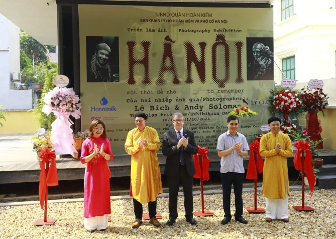 A Hanoi to Remember through the lens of Le Bich, Andy Soloman