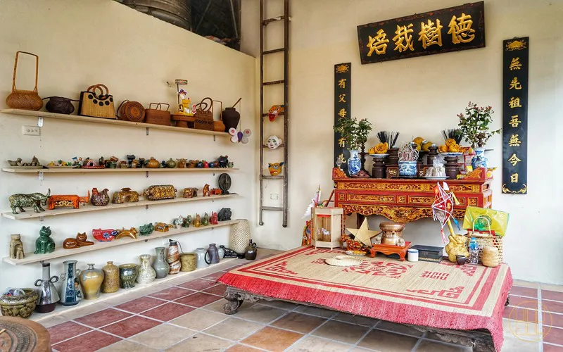 A Hanoian keeps traditional crafts alive