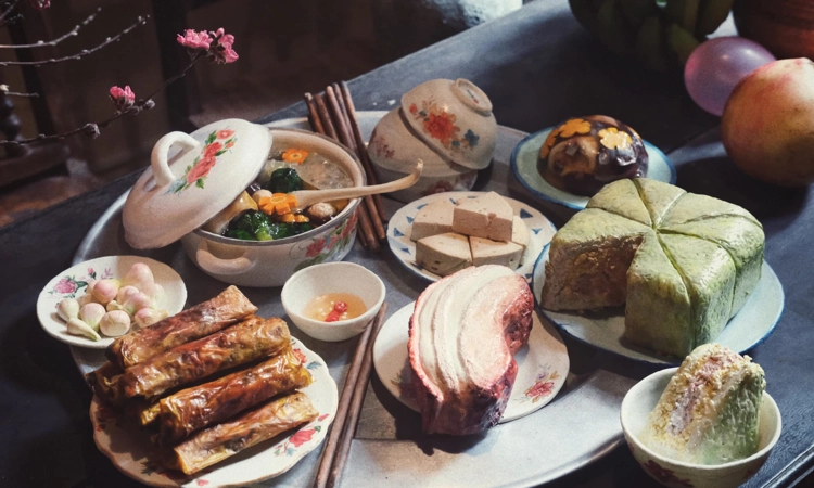 Hanoi cook makes Tet feast tray using 'sweet' ingredients