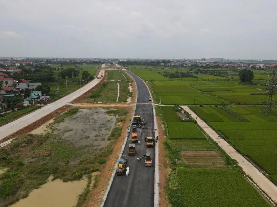Hanoi accelerates completion of Ring Road No. 4 service roads in 2025