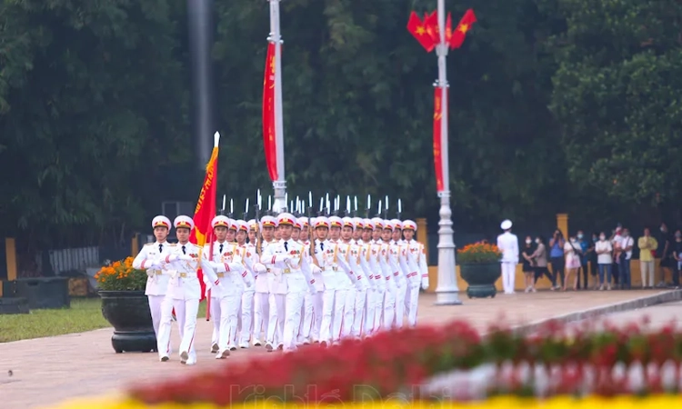 All you need to know about the flag ceremonies in Ba Dinh