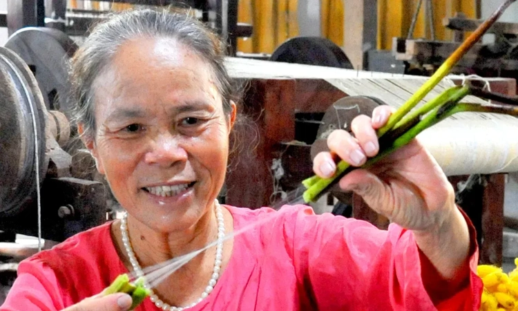 Lotus Silk: Unique craft from Hanoi